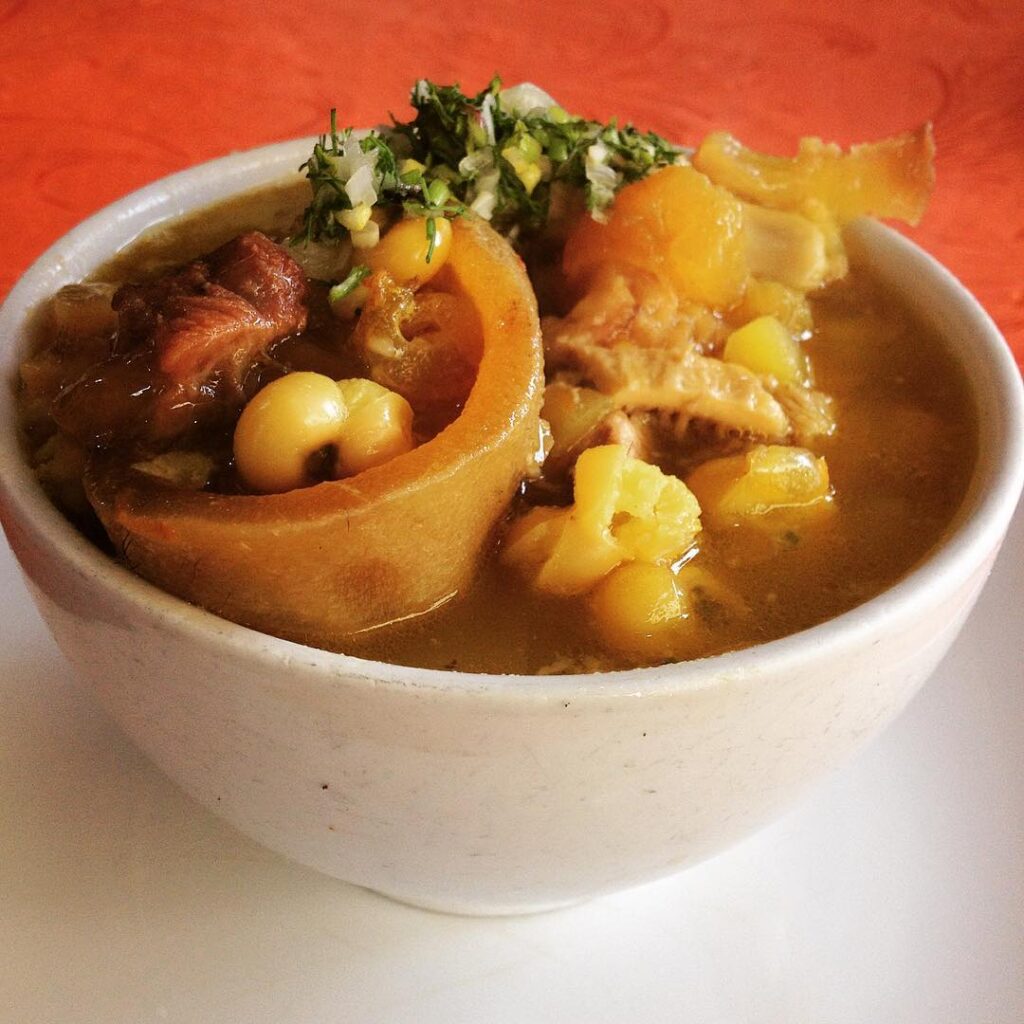 Receta para hacer sopa de mute tradicional colombiana